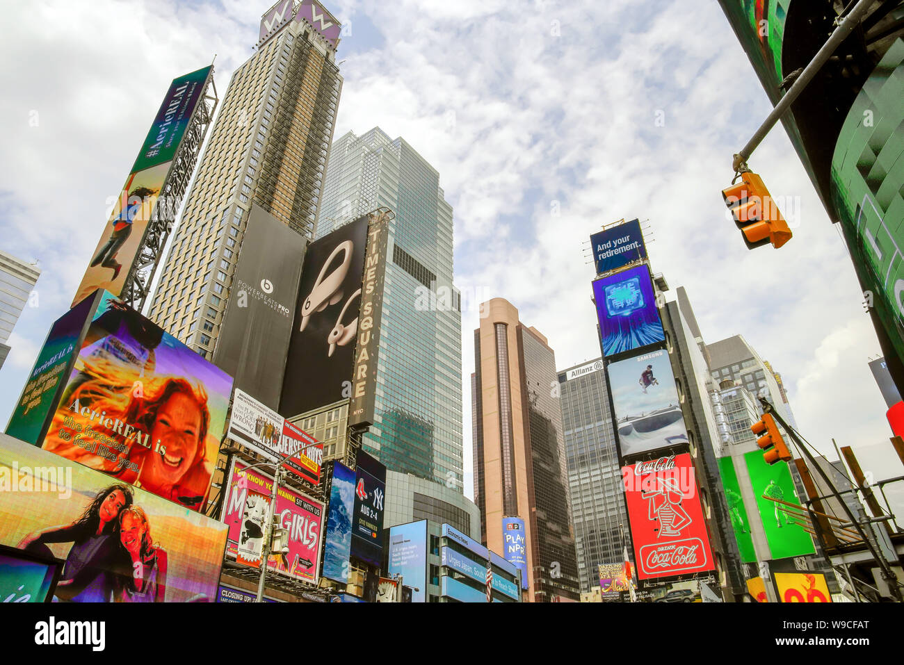 Announcement in hi-res stock photography and images - Alamy