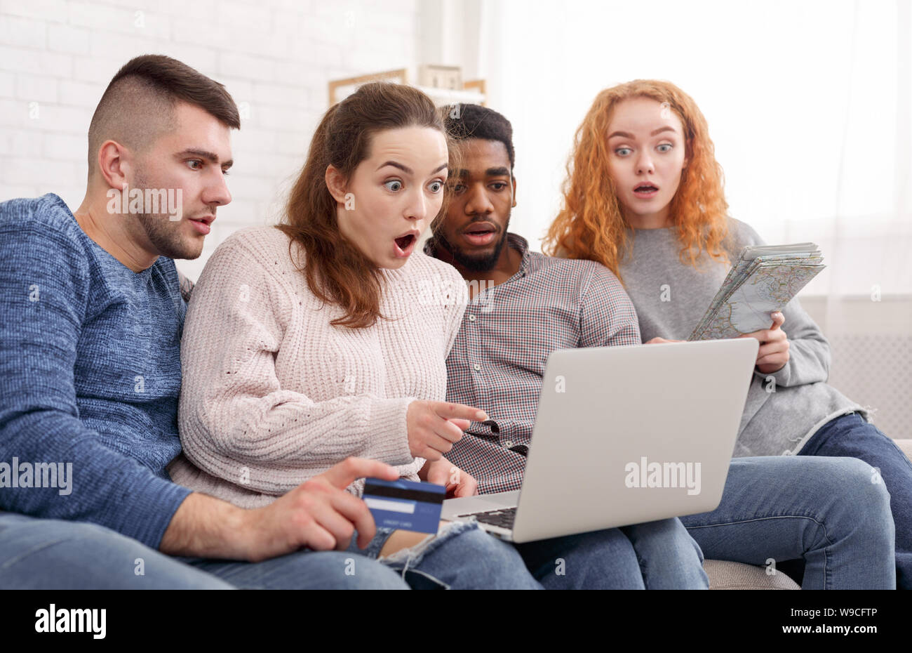 Teen boy girl speaking students hi-res stock photography and images - Alamy