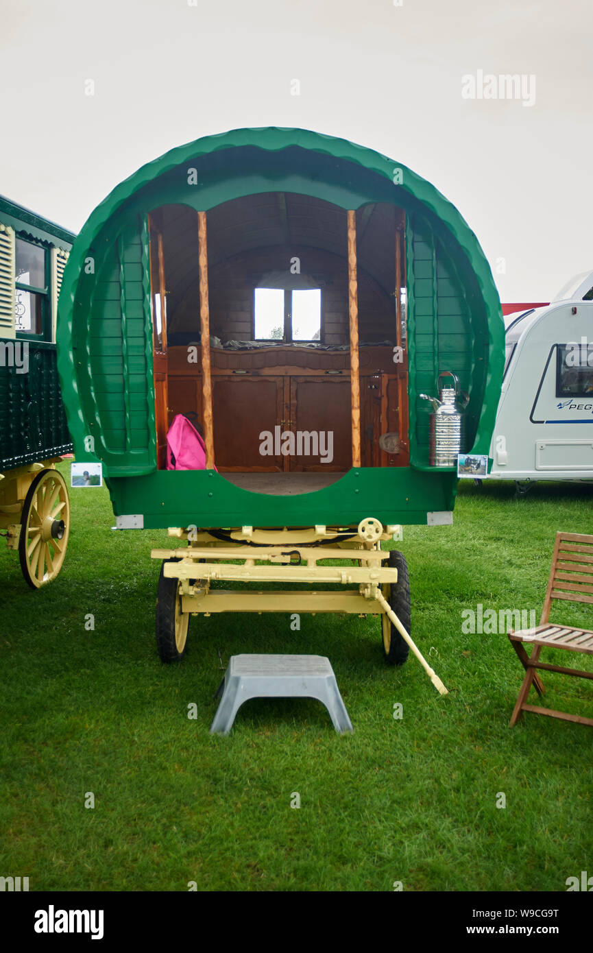 Gypsy caravans hi-res stock photography and images - Alamy