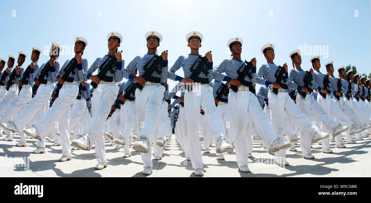 --FILE--Chinese Navy soldiers of PLA (Peoples Liberation Army) exercise ...