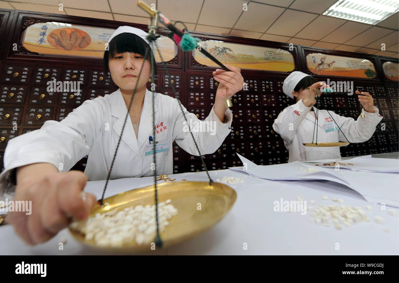 Traditional chinese medi hi-res stock photography and images - Alamy