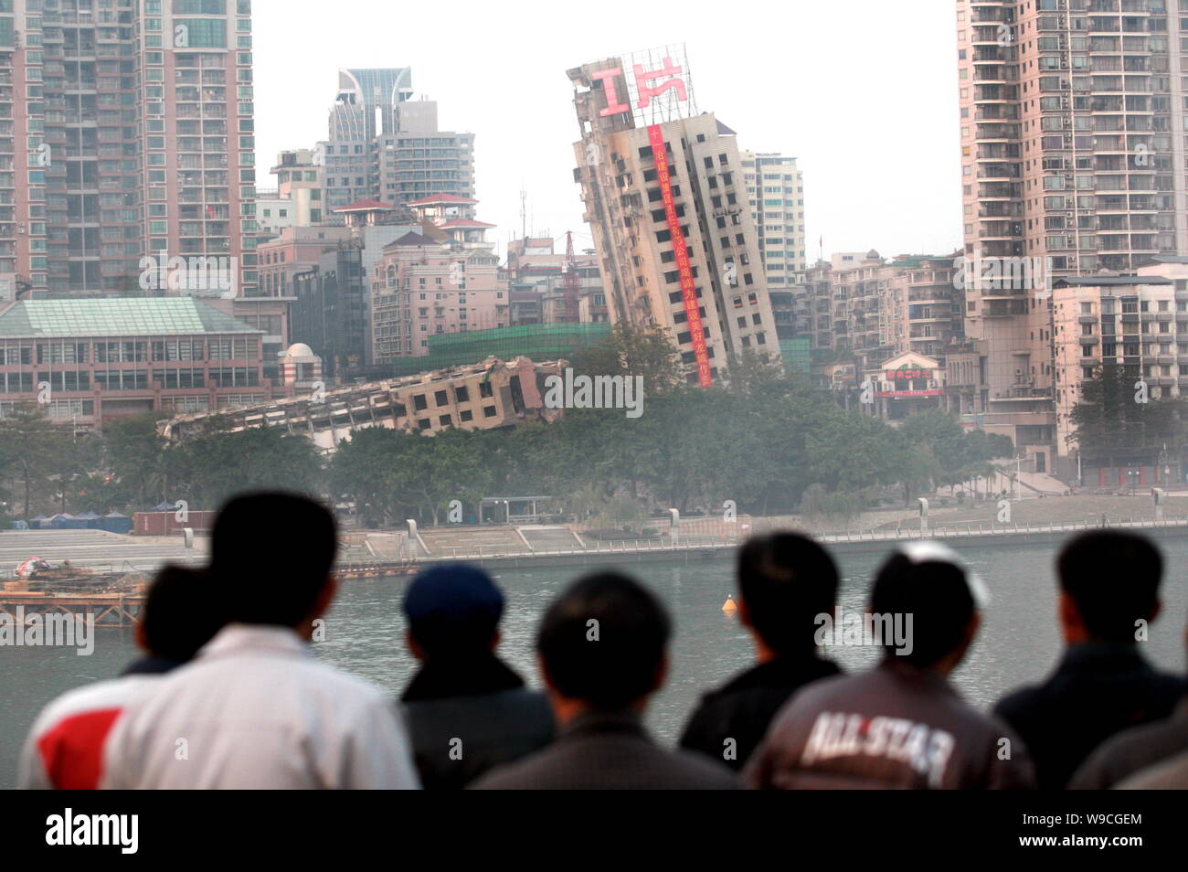 22 story building hi-res stock photography and images - Alamy