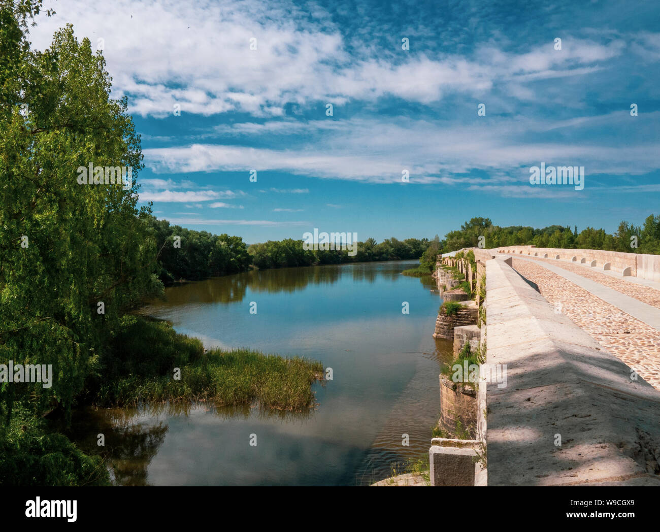 Rural stone bridge hi-res stock photography and images - Alamy
