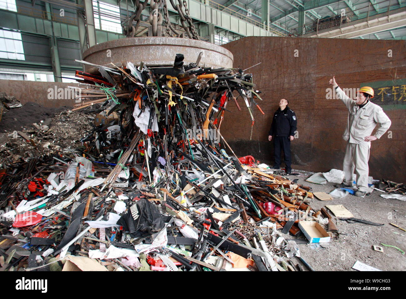 Destroyed lift crane hi-res stock photography and images - Alamy