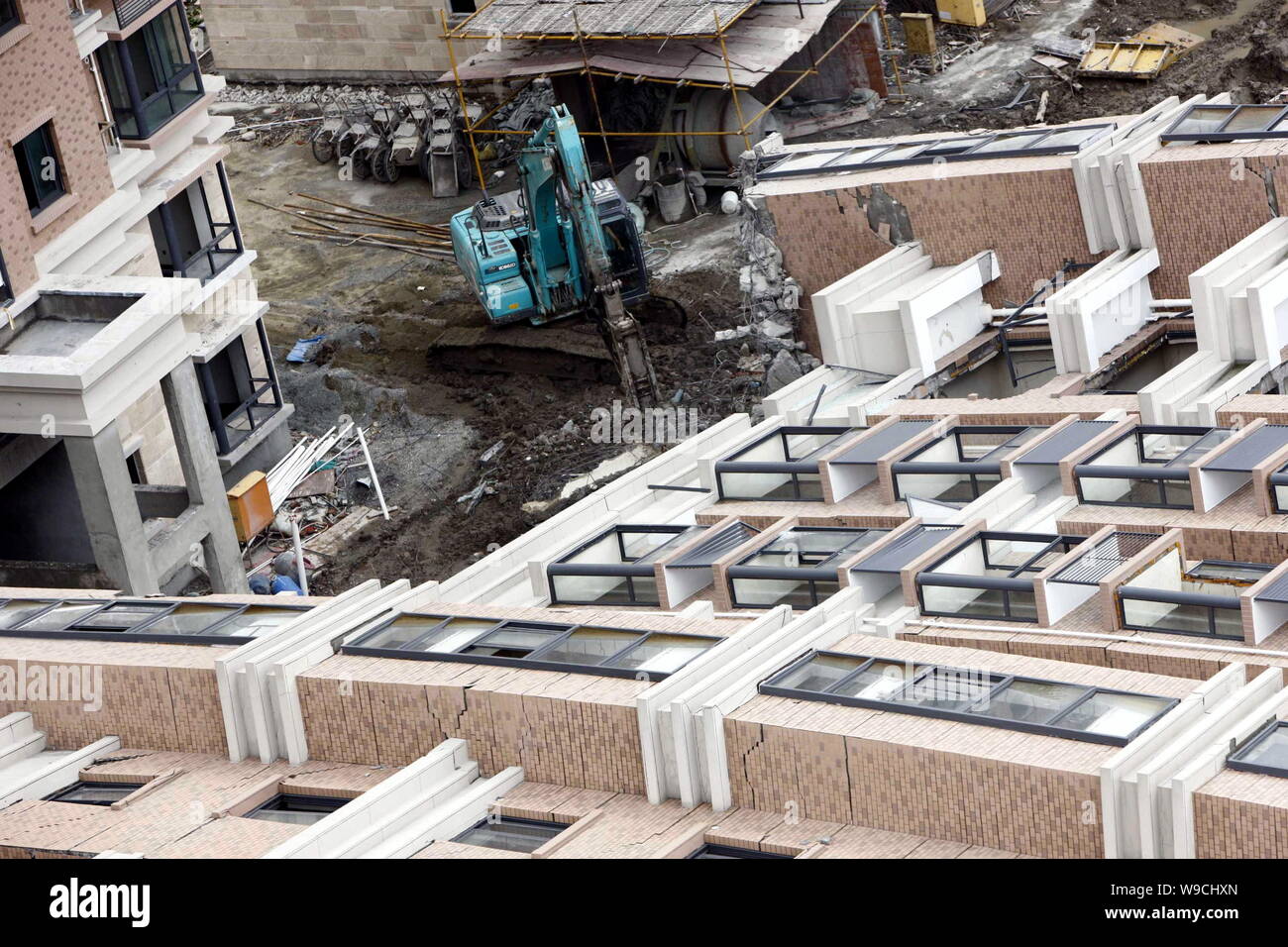 Toppled building hi-res stock photography and images - Alamy