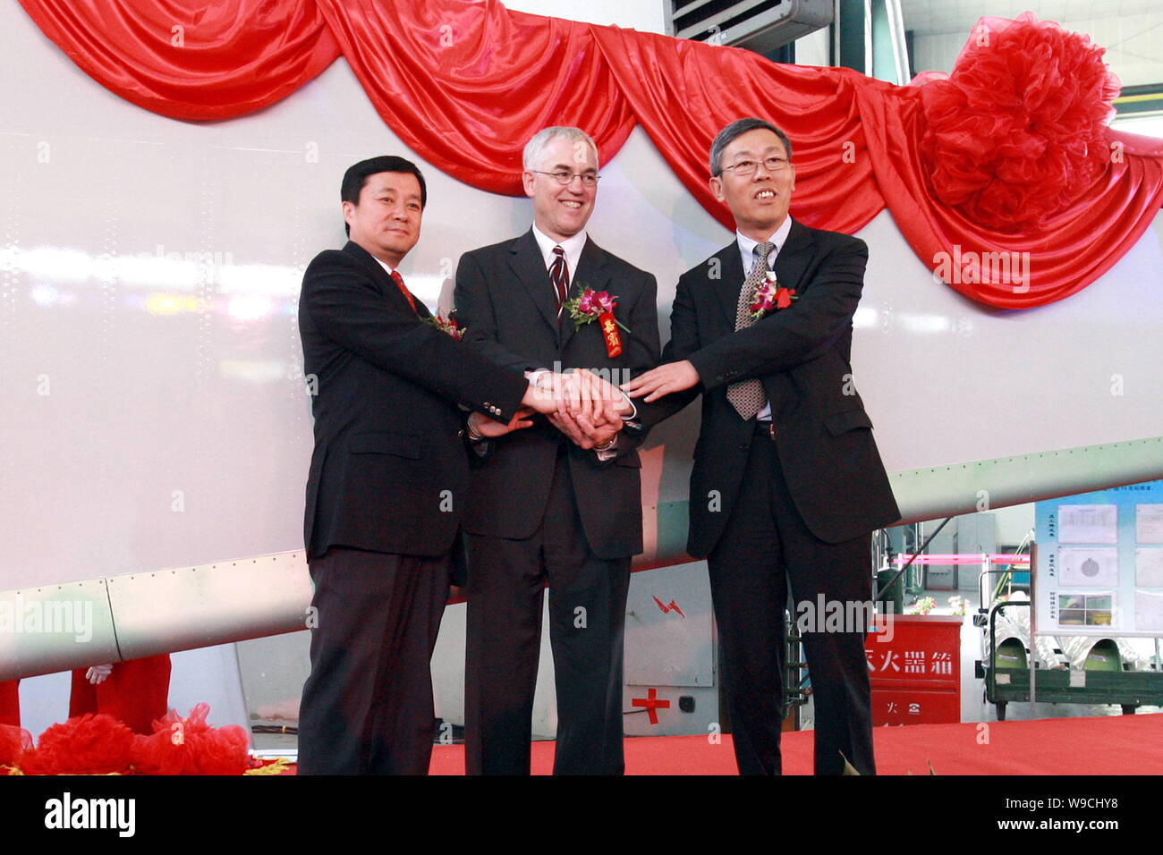 (From left) He Dongfeng, Vice President of Commercial Aircraft ...