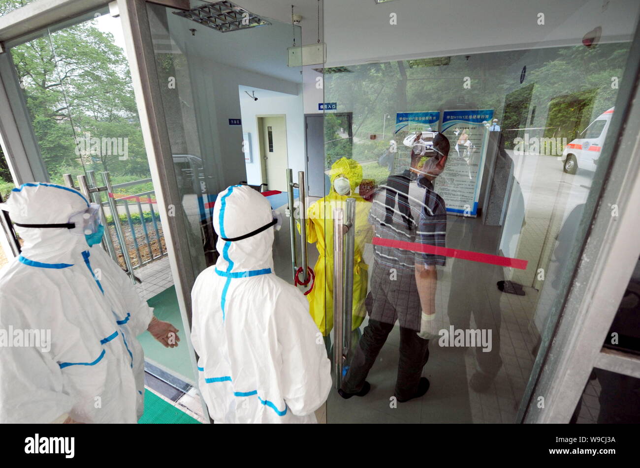 Infected people ward hi-res stock photography and images - Alamy