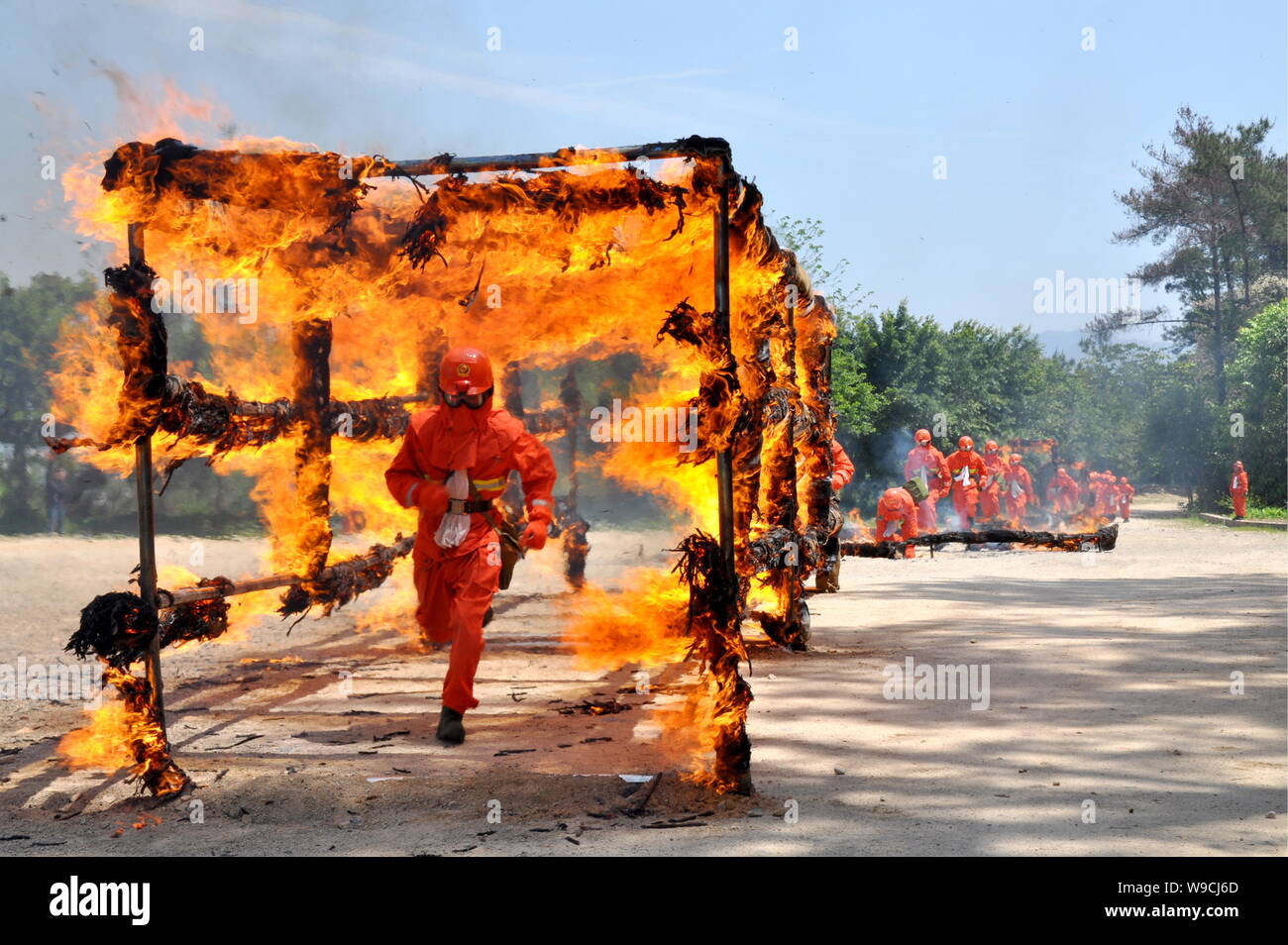 Chinese fire fighter hi-res stock photography and images - Alamy