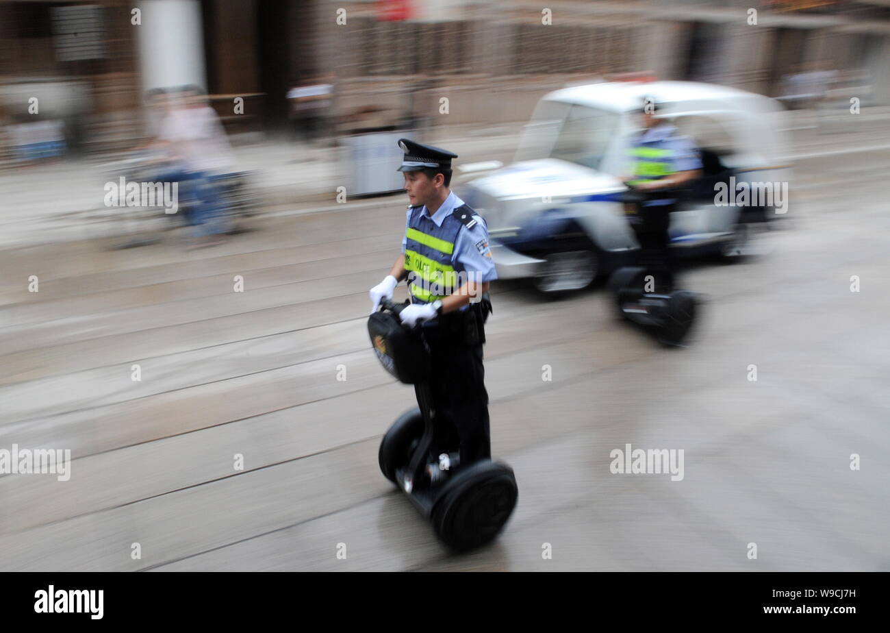 Segway police vehicle hi-res stock photography and images - Alamy