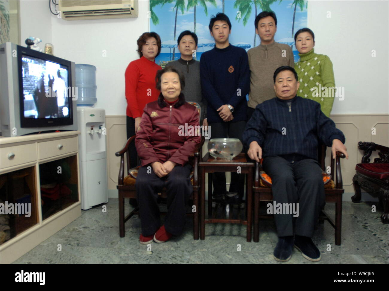Chinese extended family hi-res stock photography and images - Alamy