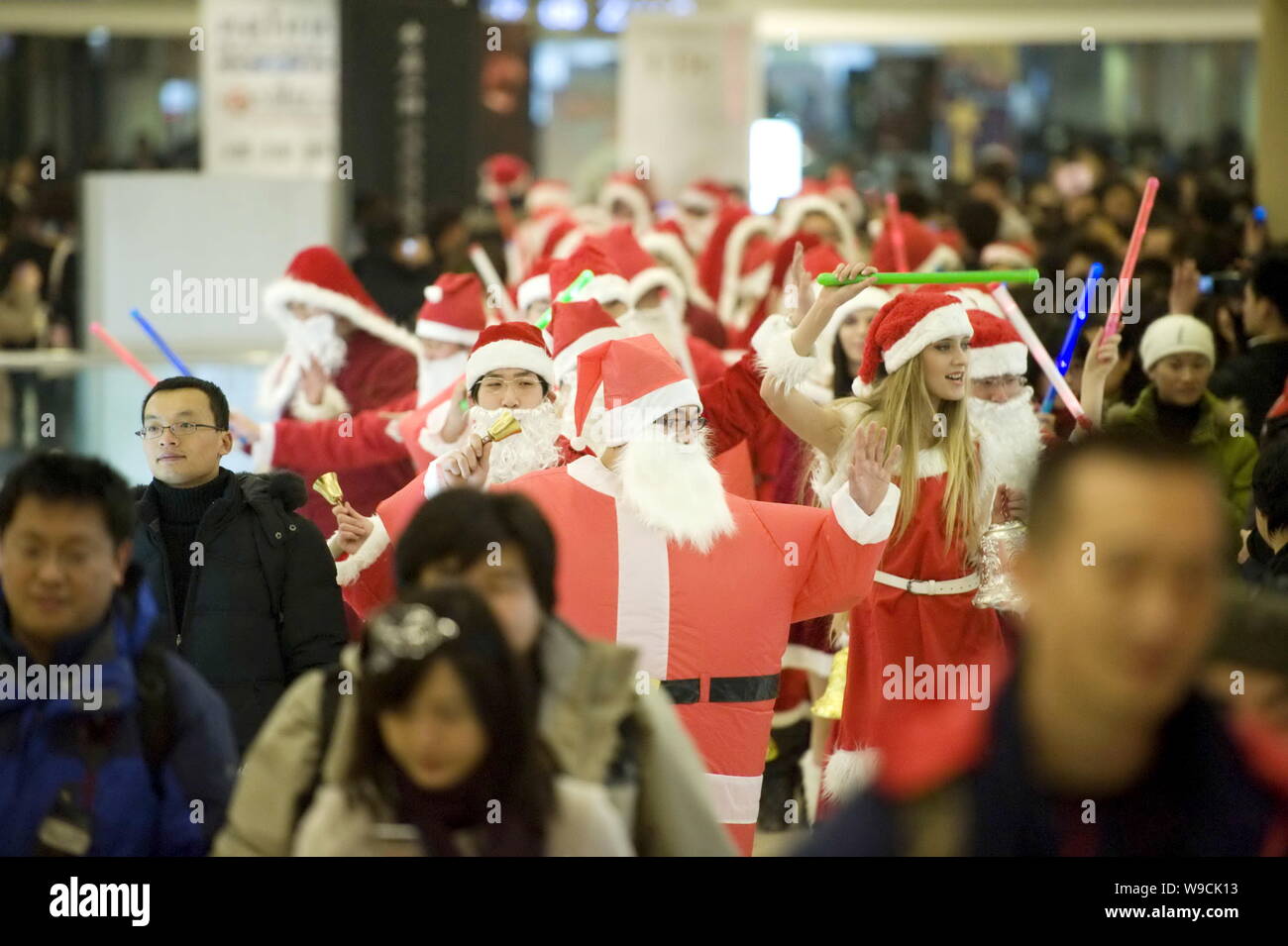 Keeping hot hi-res stock photography and images - Alamy