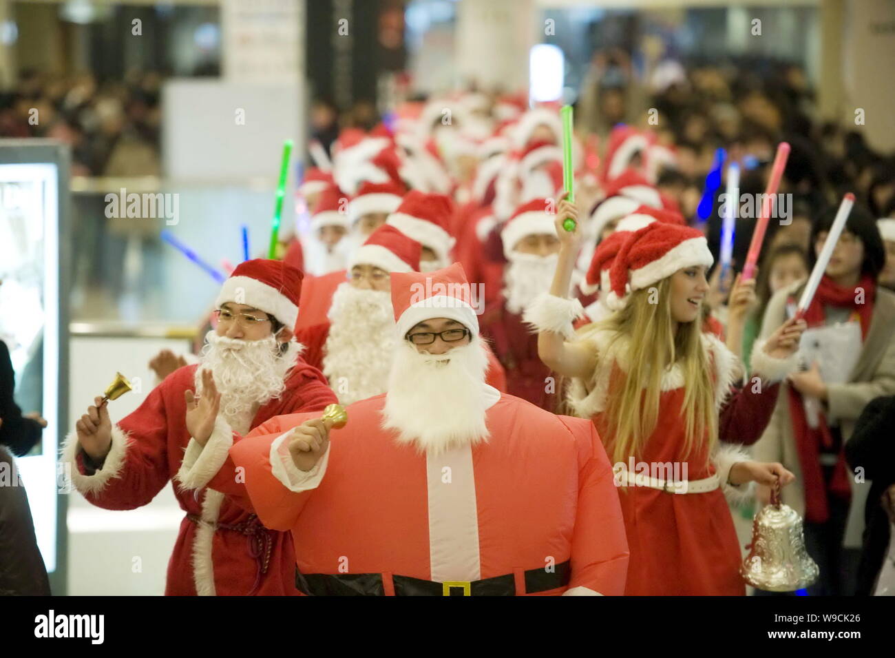 Keeping hot hi-res stock photography and images - Alamy