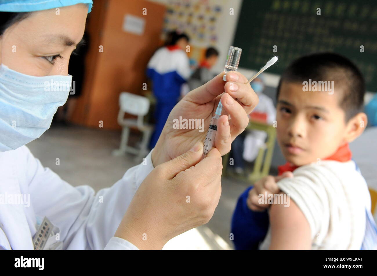 School staff vaccination hi-res stock photography and images - Alamy
