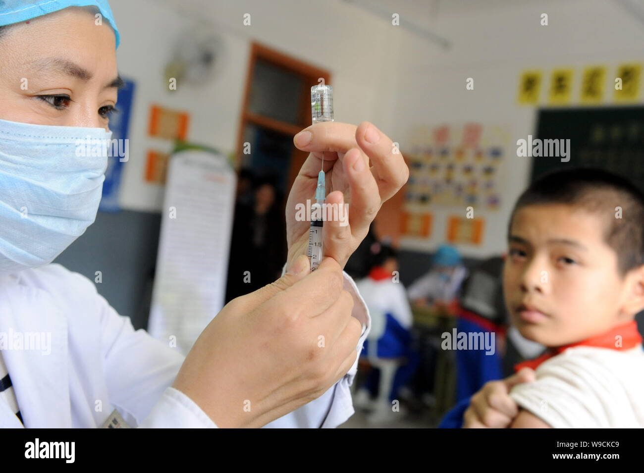 School staff vaccination hi-res stock photography and images - Alamy