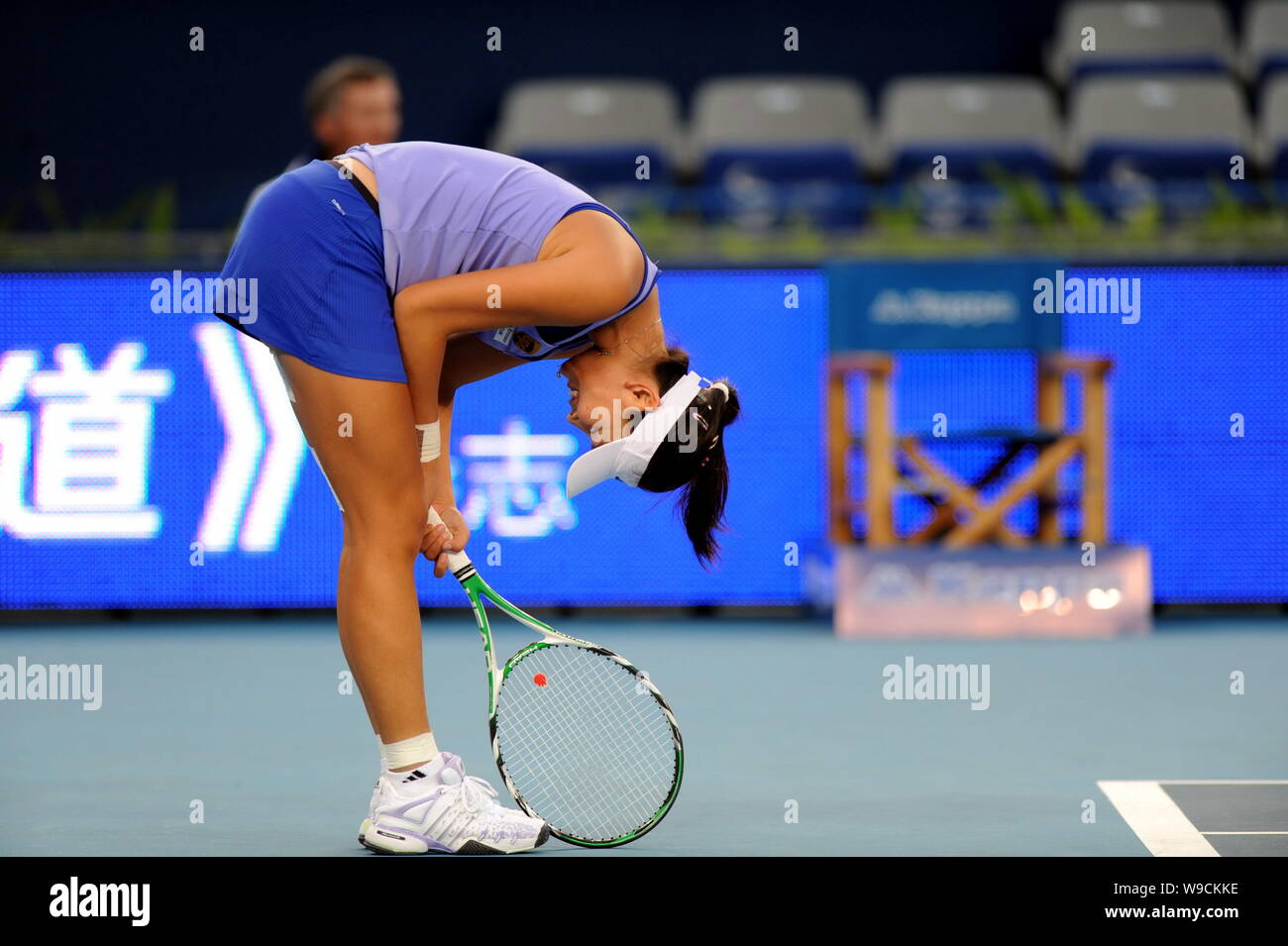 Chinas Peng Shuai looks painful from her leg injury while competing ...