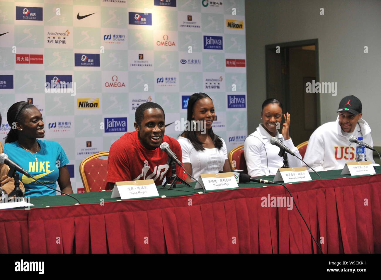 (From L) US sprinter Dawn Harper, US long jumper Dwight Phillips ...