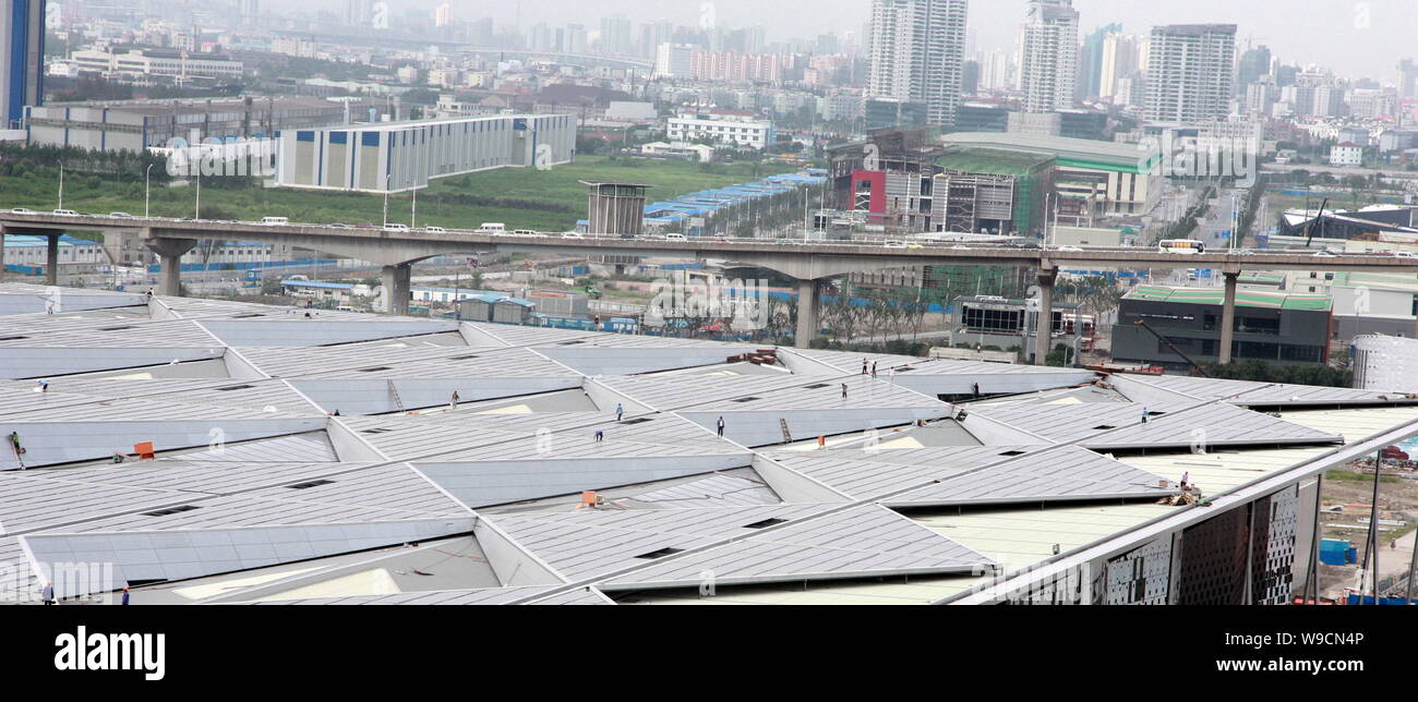 China rooftop solar panel hi-res stock photography and images - Alamy