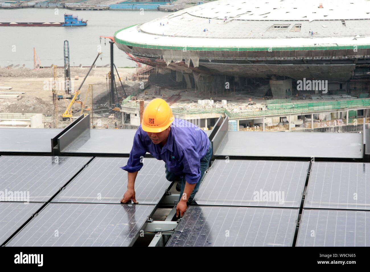 China rooftop solar panel hi-res stock photography and images - Alamy