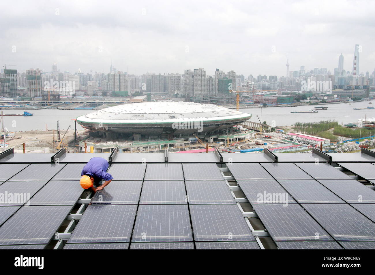 China rooftop solar panel hi-res stock photography and images - Alamy