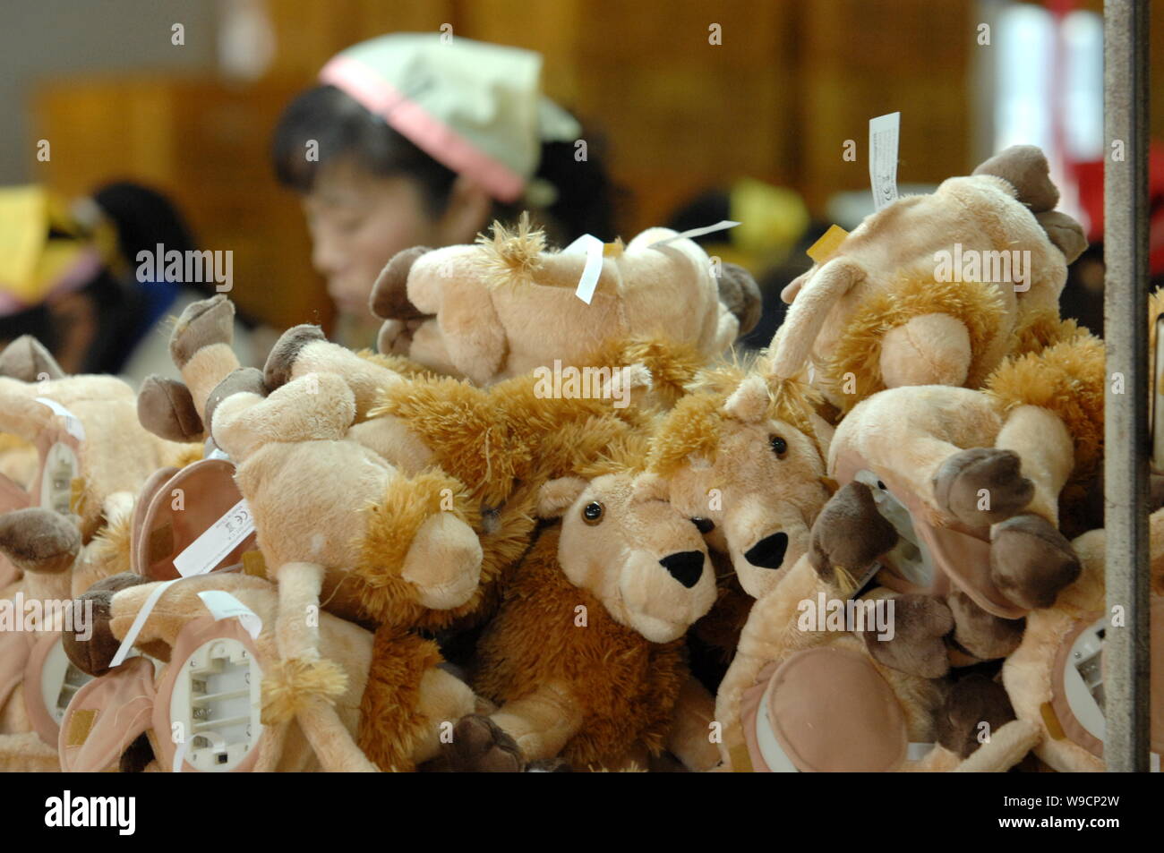 China toy factory workers hi-res stock photography and images - Alamy