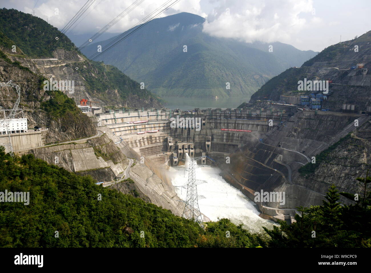 China xiaowan dam hi-res stock photography and images - Alamy