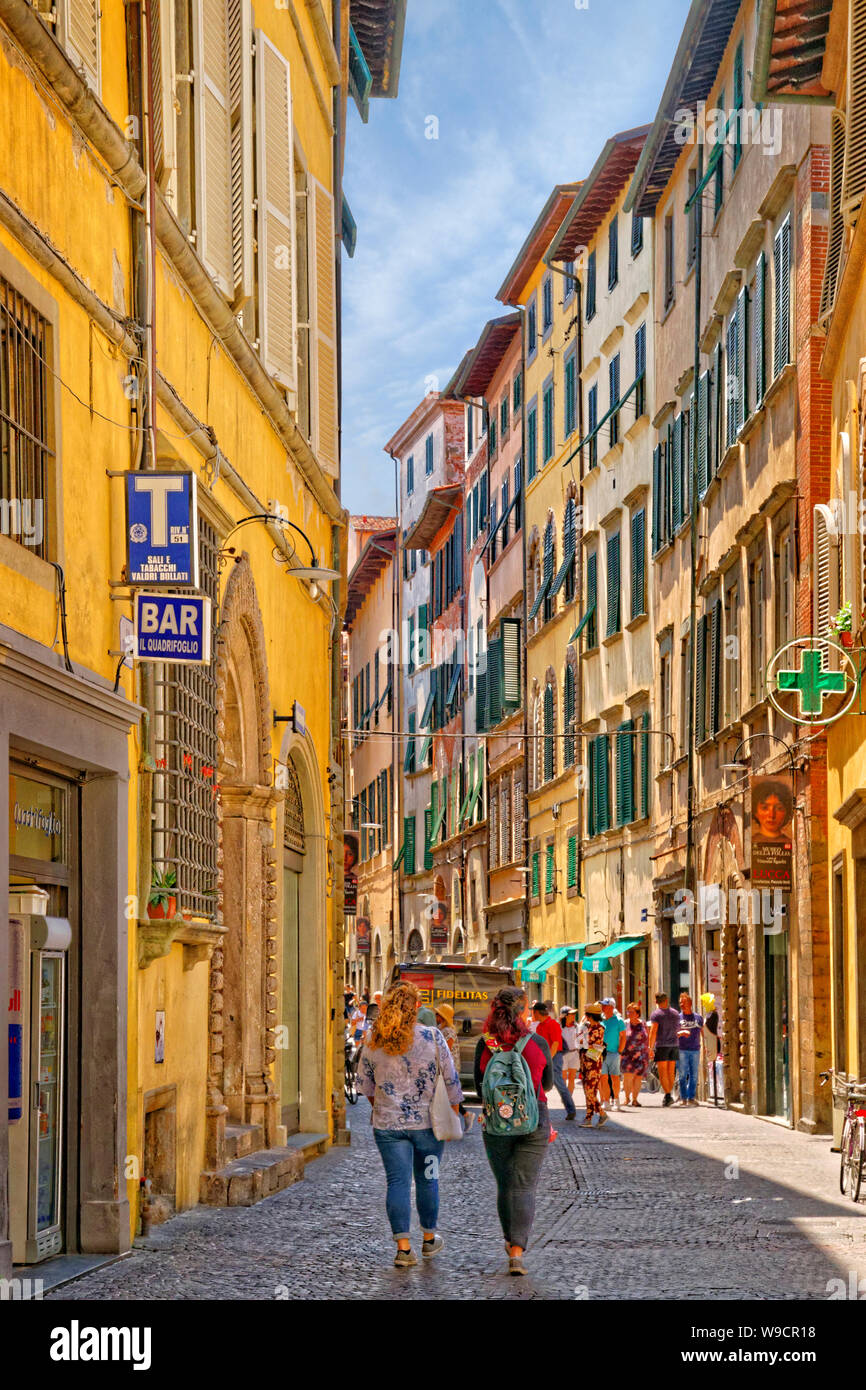 Back street of Lucca Old town in Tuscany, Italy Stock Photo - Alamy