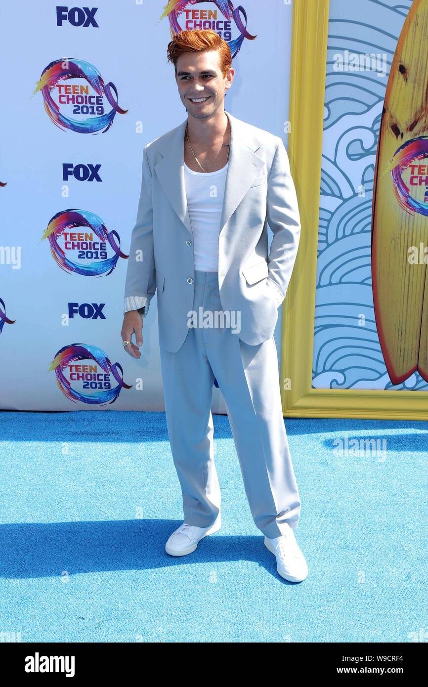 KJ Apa, Keneti Fitzgerald at arrivals for Teen Choice Awards 2019, the ...