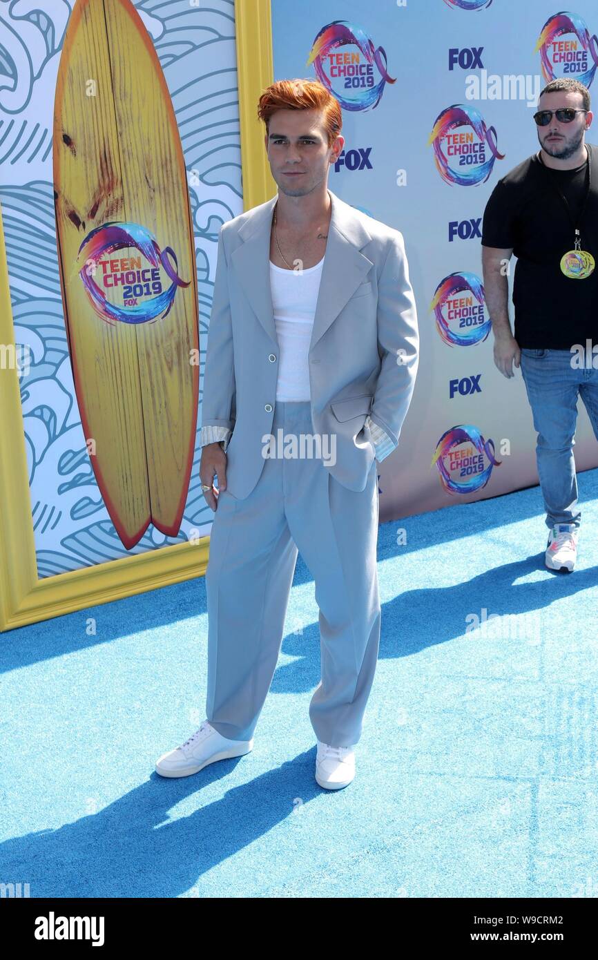 KJ Apa, Keneti Fitzgerald at arrivals for Teen Choice Awards 2019, the ...
