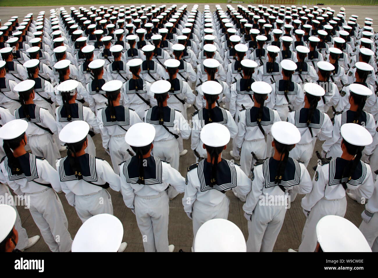 --FILE--Chinese Navy soldiers of PLA (Peoples Liberation Army) exercise ...