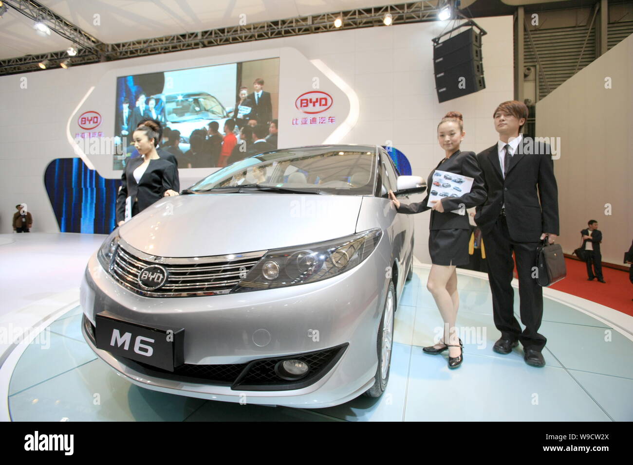 China auto show models hi-res stock photography and images - Alamy