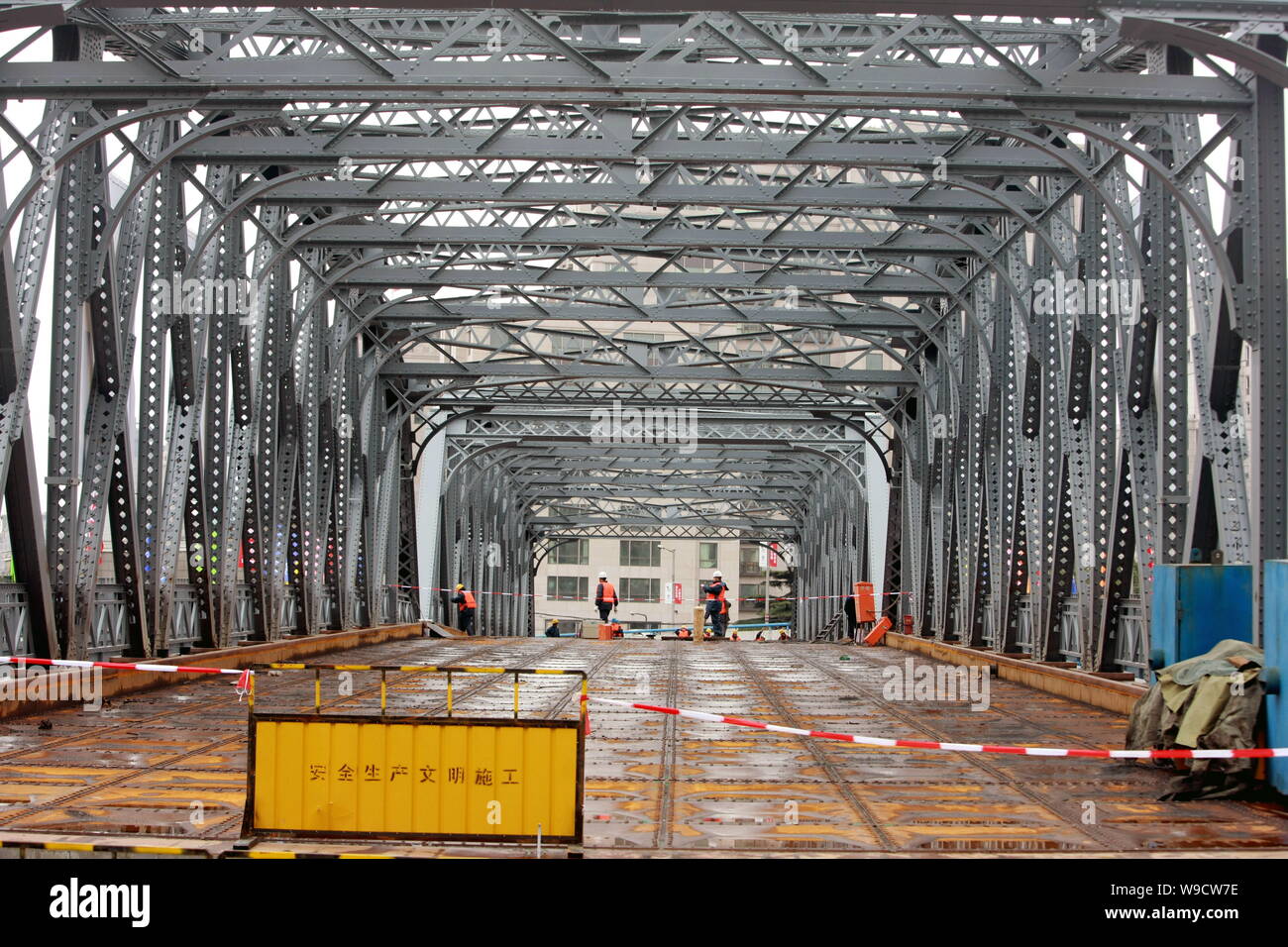 Chinese workers connect the southern and northern parts of the ...