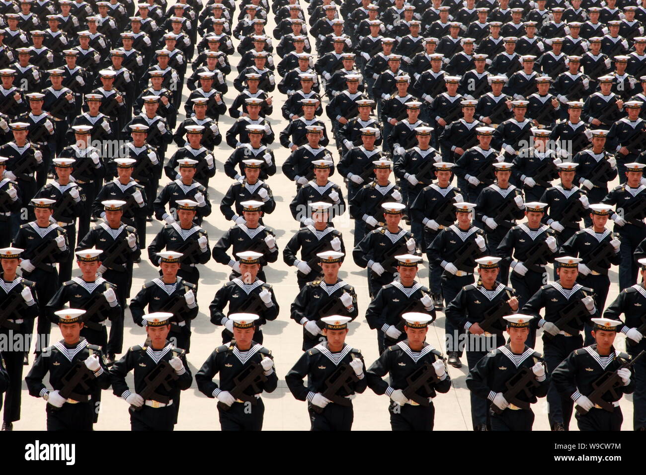 --FILE--Chinese Navy soldiers of PLA (Peoples Liberation Army) exercise ...