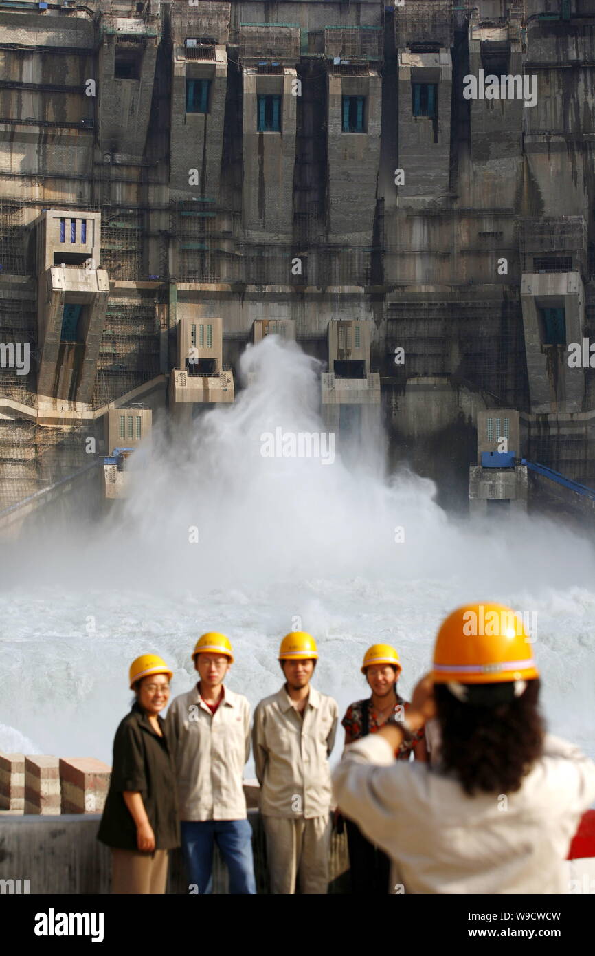 China xiaowan dam hi-res stock photography and images - Alamy