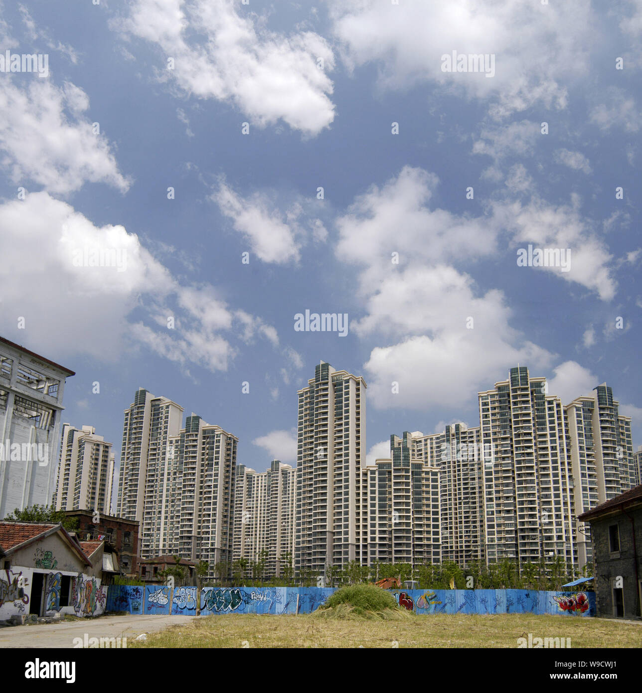 Cosco two bay city hi-res stock photography and images - Alamy