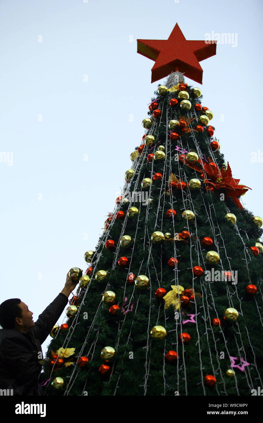 China beijing christmas tree hi-res stock photography and images - Alamy