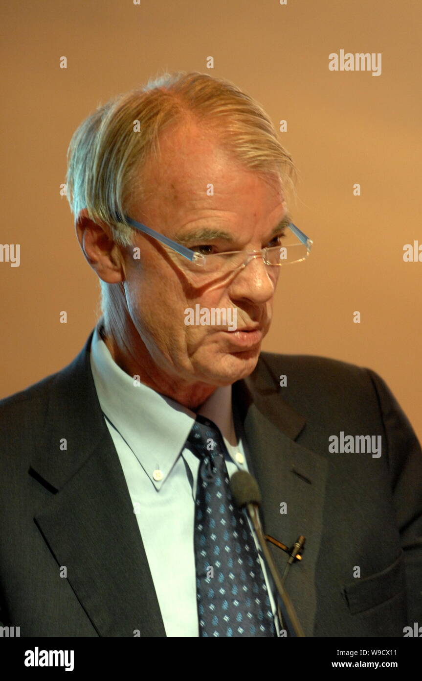 Nobel laureate economics 2001 hi-res stock photography and images - Alamy