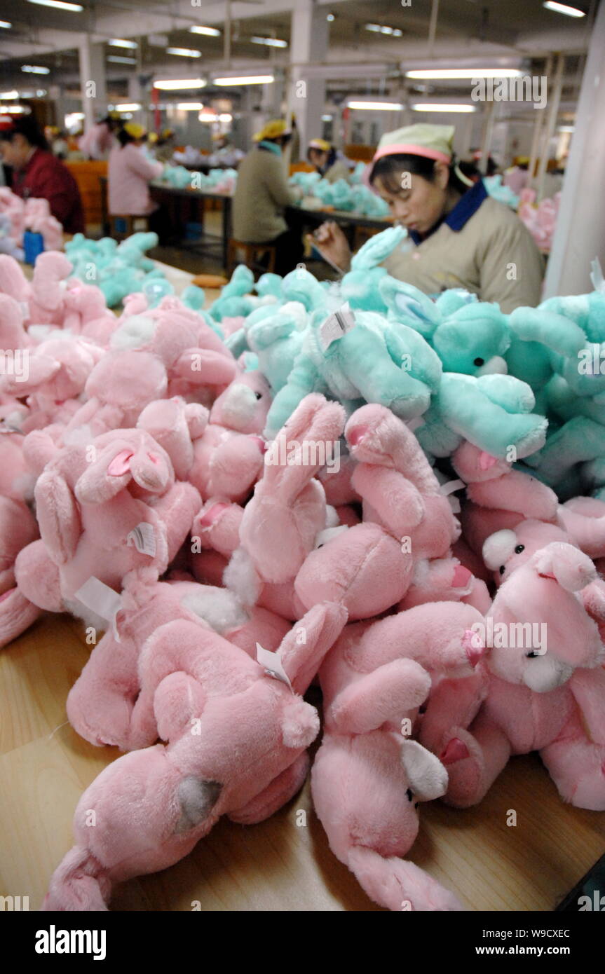 --FILE--Female Chinese factory workers make toy rabbits at the factory ...