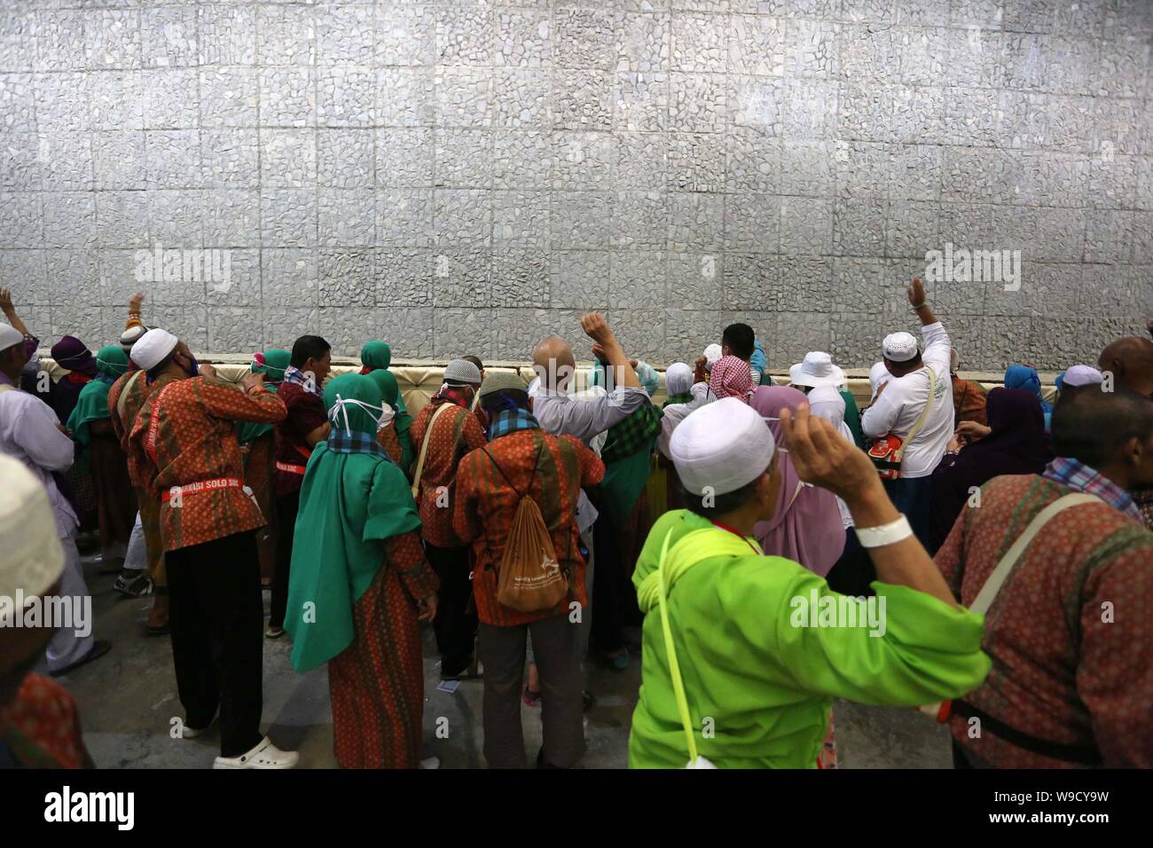 Mecca, Mecca, Saudi Arabia. 13th Aug, 2019. Muslim pilgrims throw ...