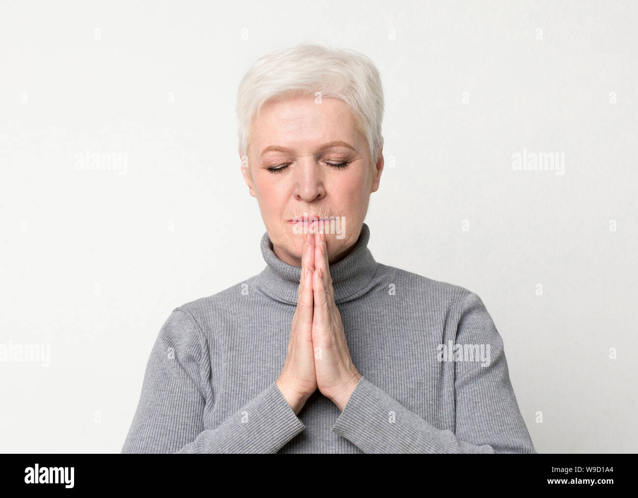 Woman elderly hands begging hi-res stock photography and images - Alamy