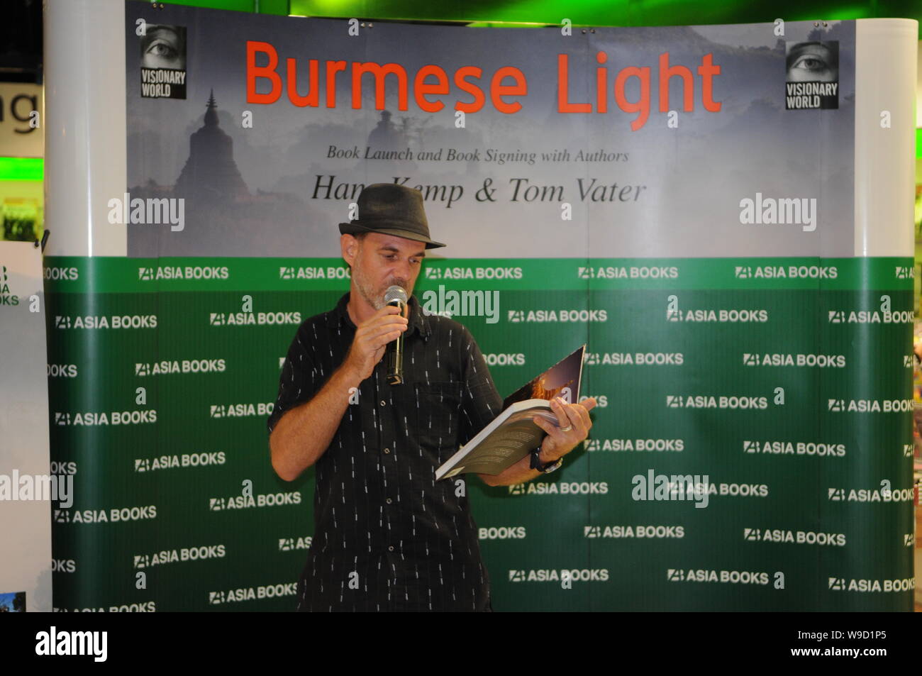 Myanmar burma burmese writing hi-res stock photography and images - Alamy