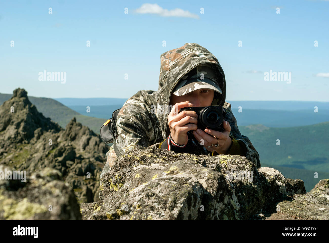 Hiding Behind Rocks High Resolution Stock Photography and Images - Alamy