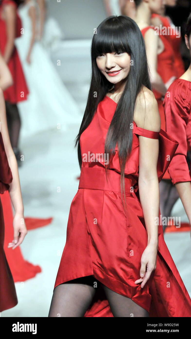Models parade to display wedding gowns designed by Jenny Ji at the La ...