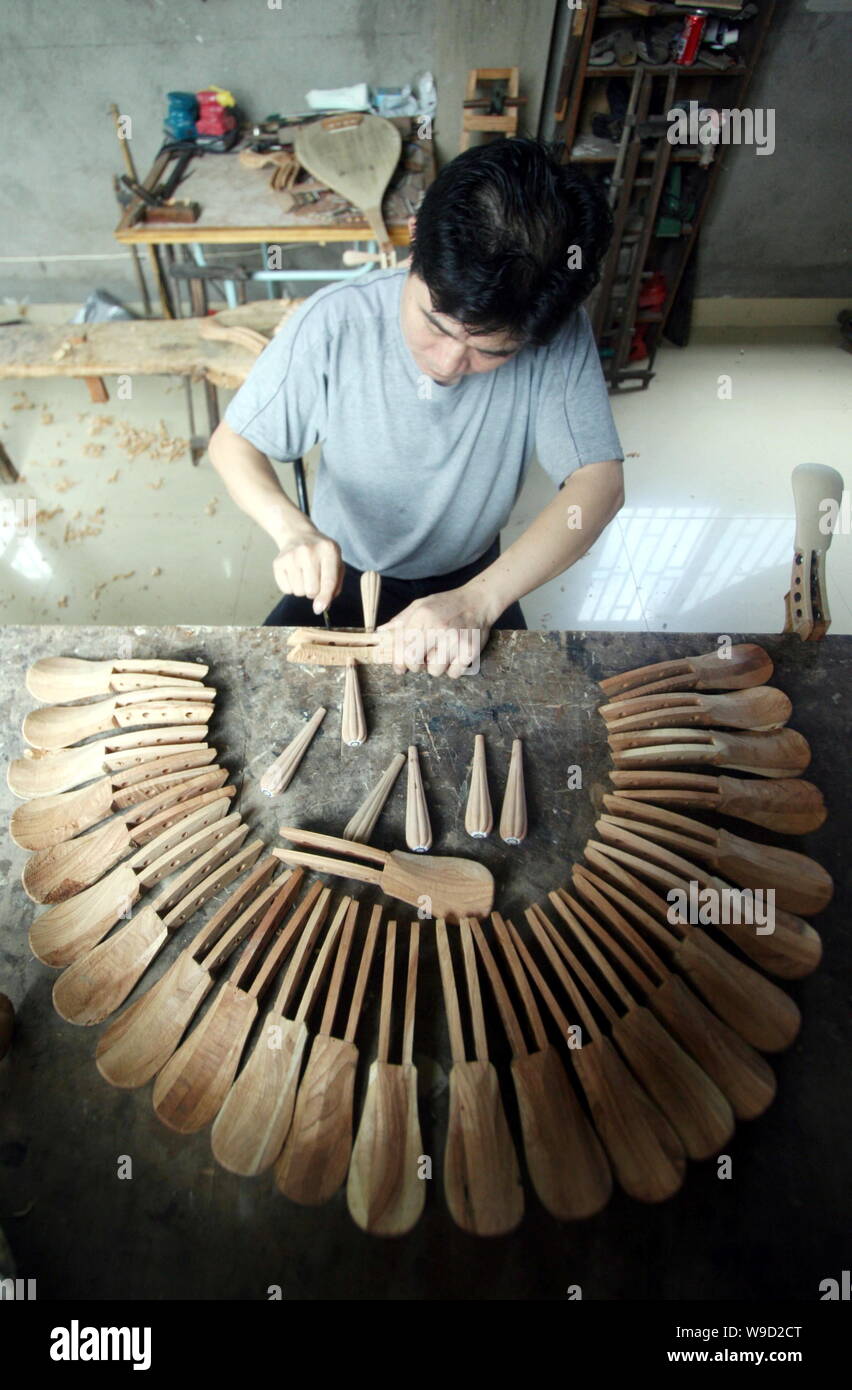 40-year-old craftsman Cai Dongpeng makes components of Nanyin pipas at ...