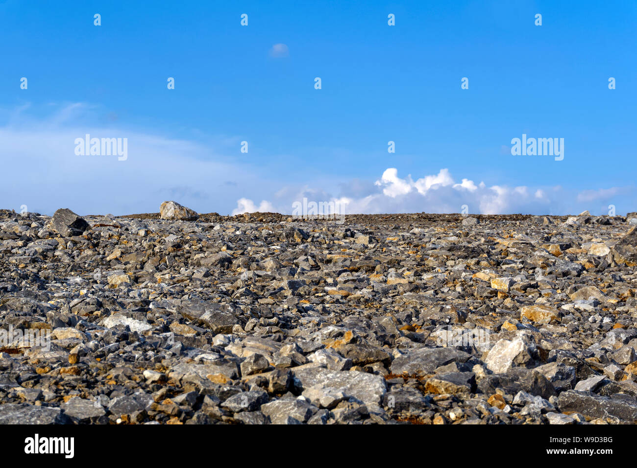 Scree gravel border hi-res stock photography and images - Alamy
