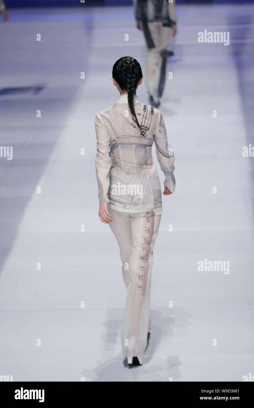 A Chinese model parades at the Chinese Tunic Suit (Zhongshan Suit ...