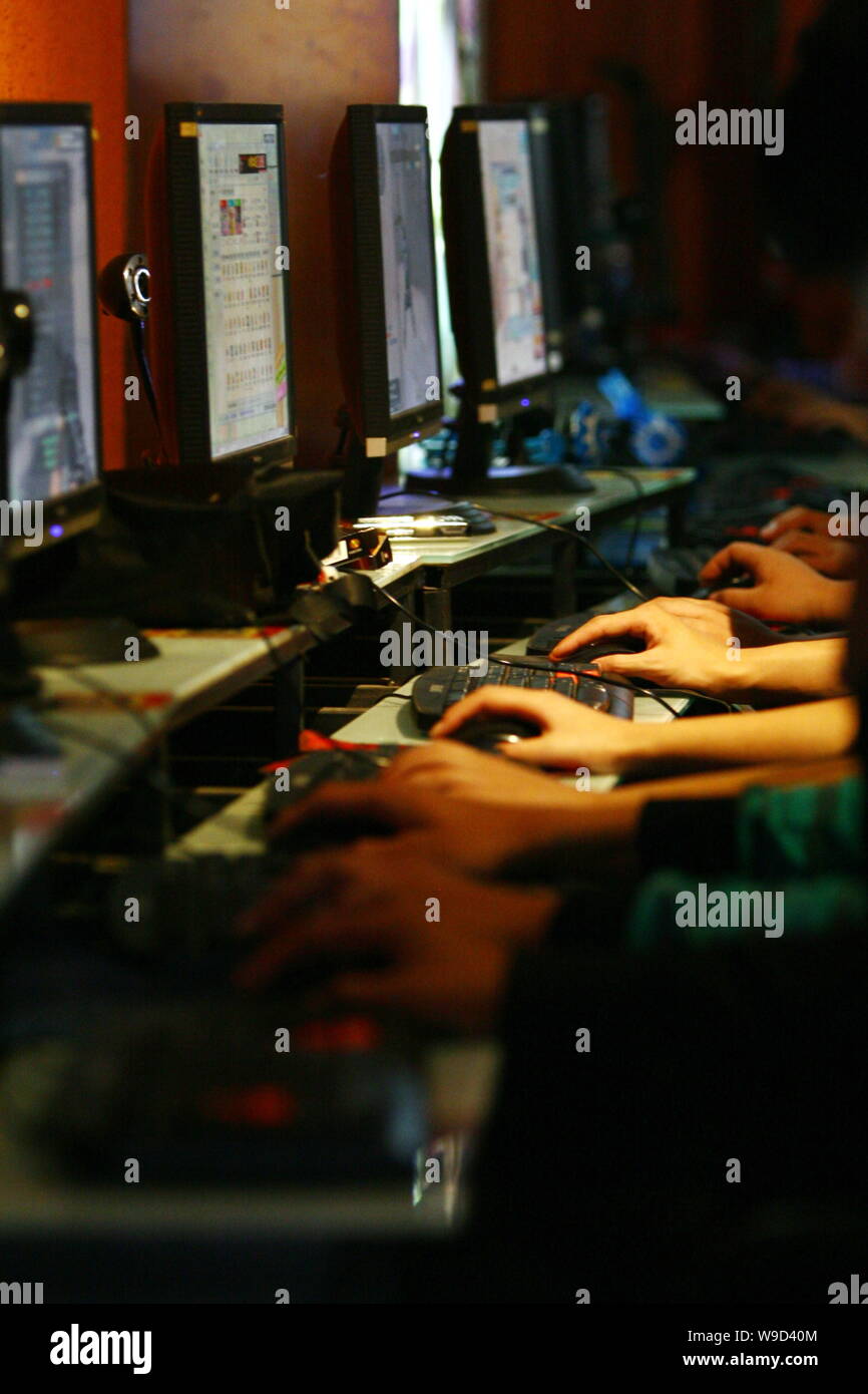 China gaming cafe hi-res stock photography and images - Alamy