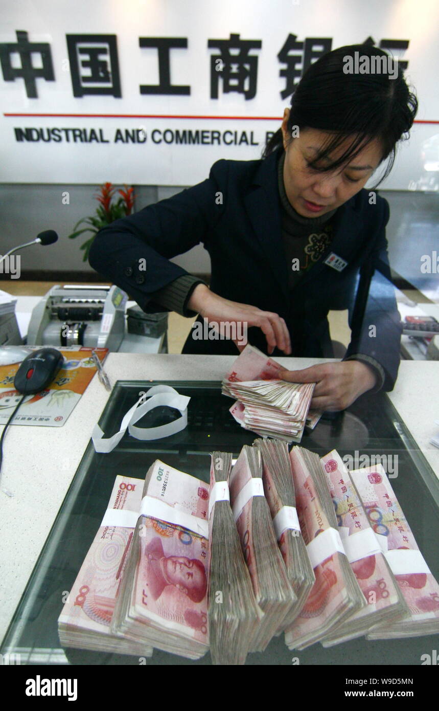 Bank clerk hi-res stock photography and images - Alamy