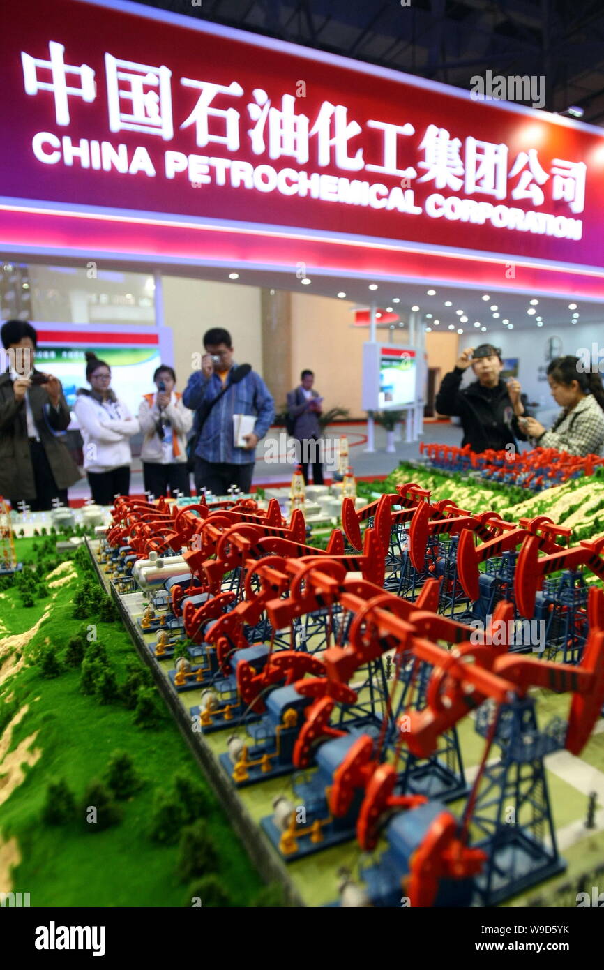 --FILE--Visitors are seen at the stand of China Petrochemical ...