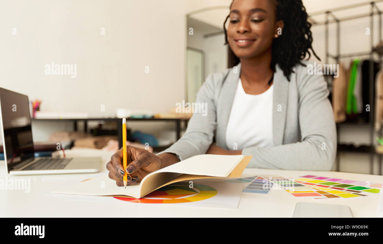 Designer drawing hi-res stock photography and images - Alamy