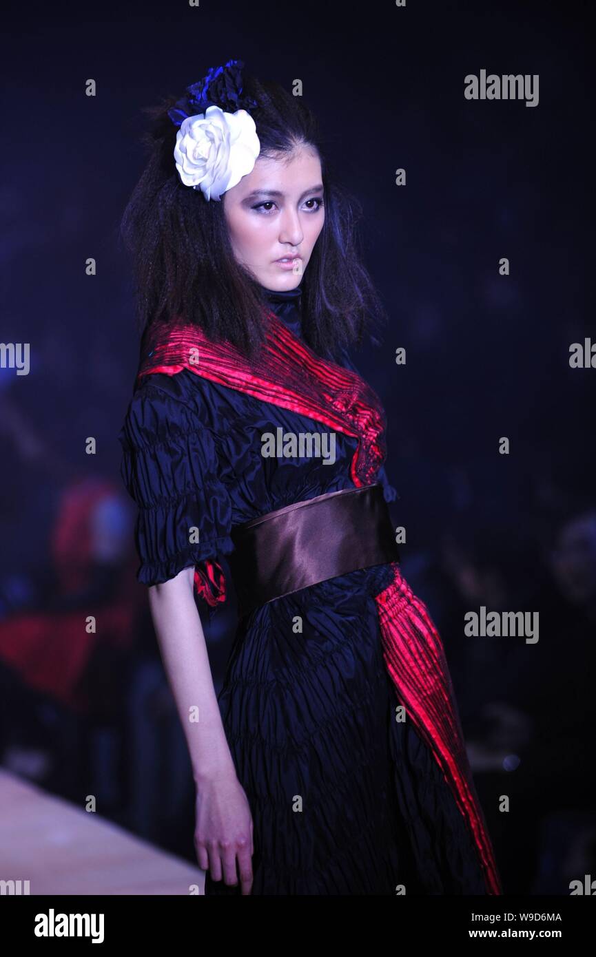 A model presents the new collection at the Mark Cheung 2010 Spring ...